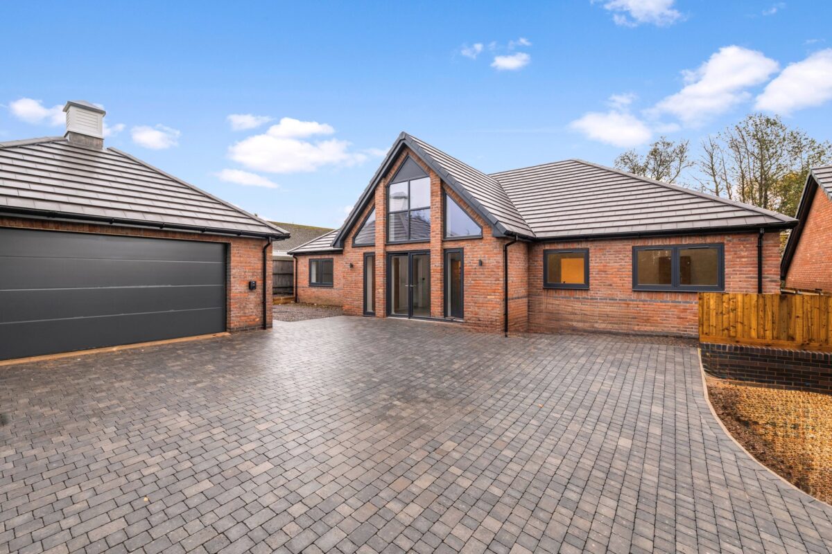 5 Beaumont Close, Claverdon, Warwick - Harts Homes